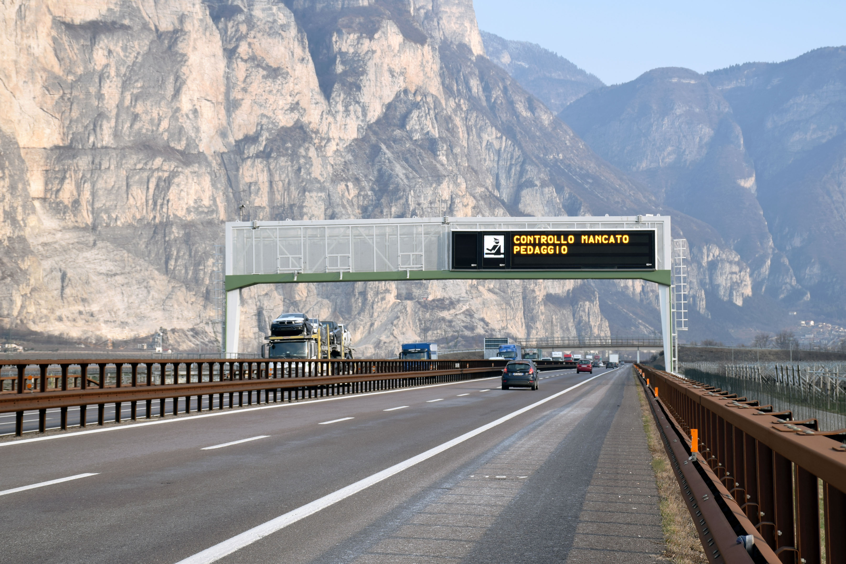 A22, caccia ai furbetti del pedaggio (con l'auto a idrogeno) A22, caccia ai furbetti del pedaggio (con l'auto a idrogeno)