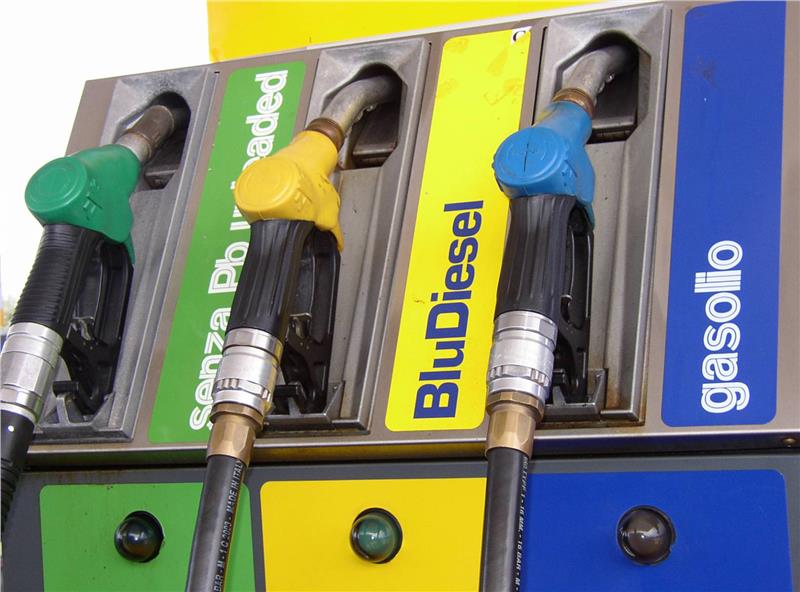 Distributori carburante, ecco gli orari per il 2017