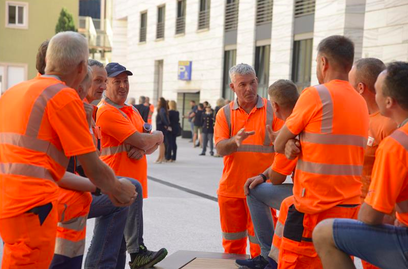 Giornata dell'Autonomia, riapre (con polemiche) piazza Magnago