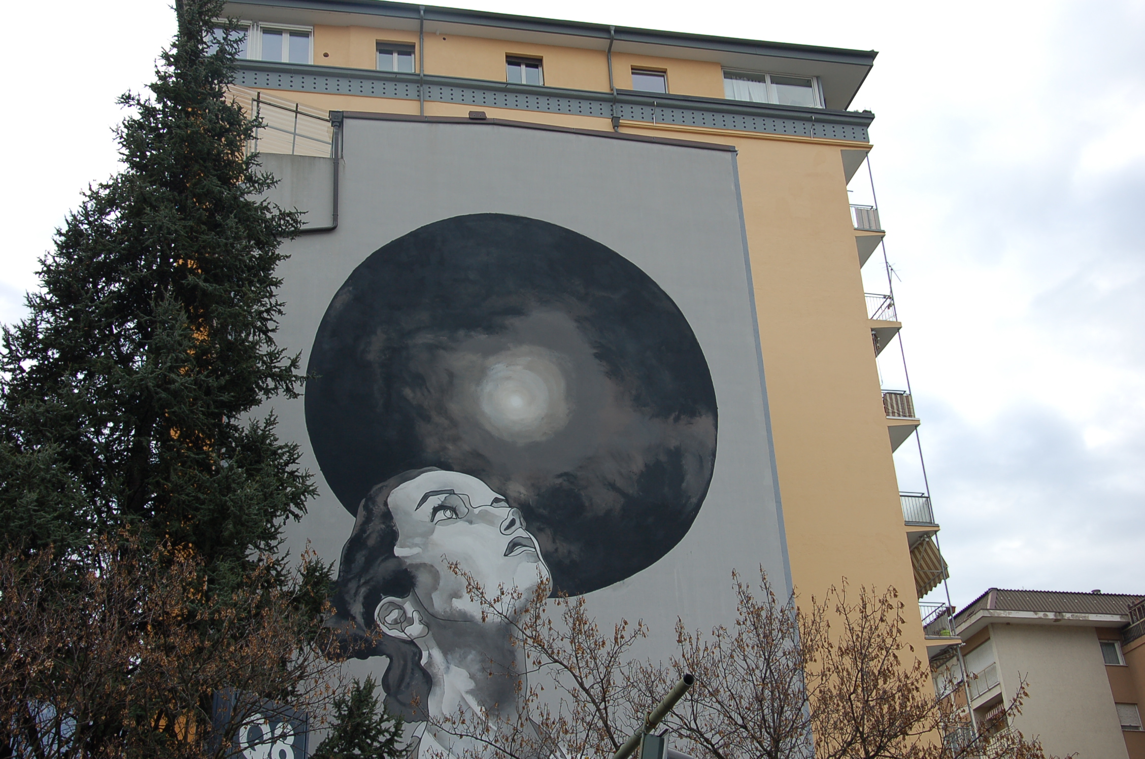 Murales di Egeon in via Roen, la street art conquista Bolzano