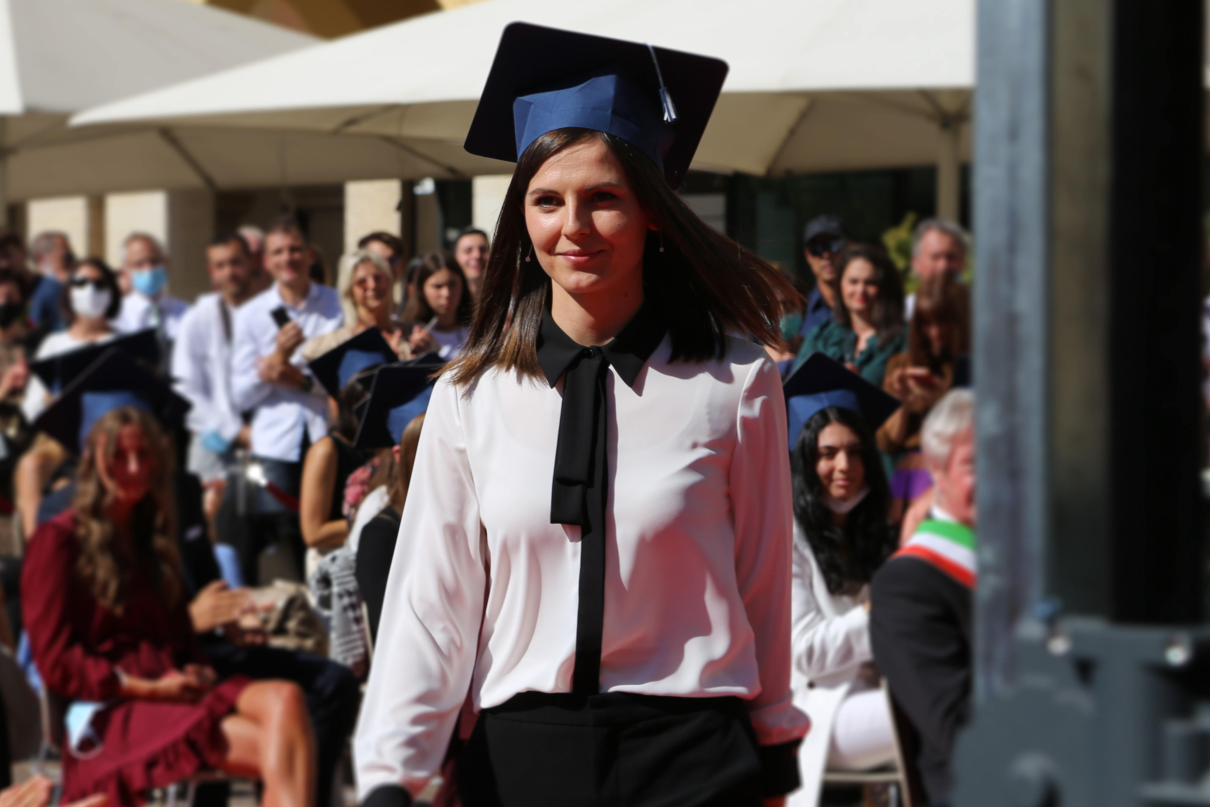 Unibz, cerimonia di laurea in piazza Walther per oltre 400 ex studenti