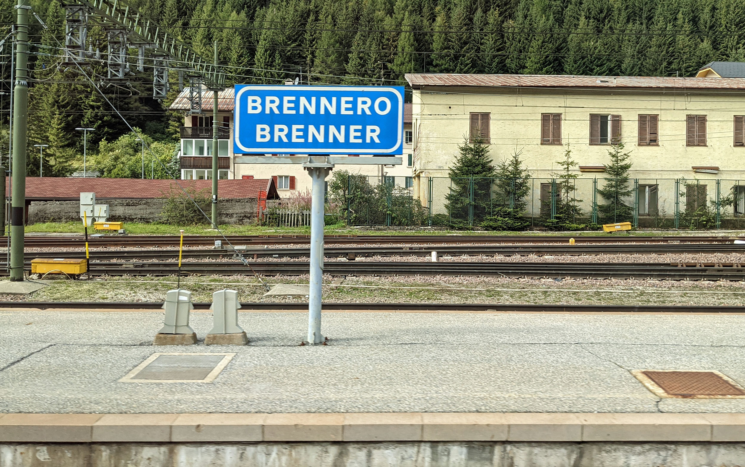 Brennero, il confine che lascia passare e non ascolta sovrani ...