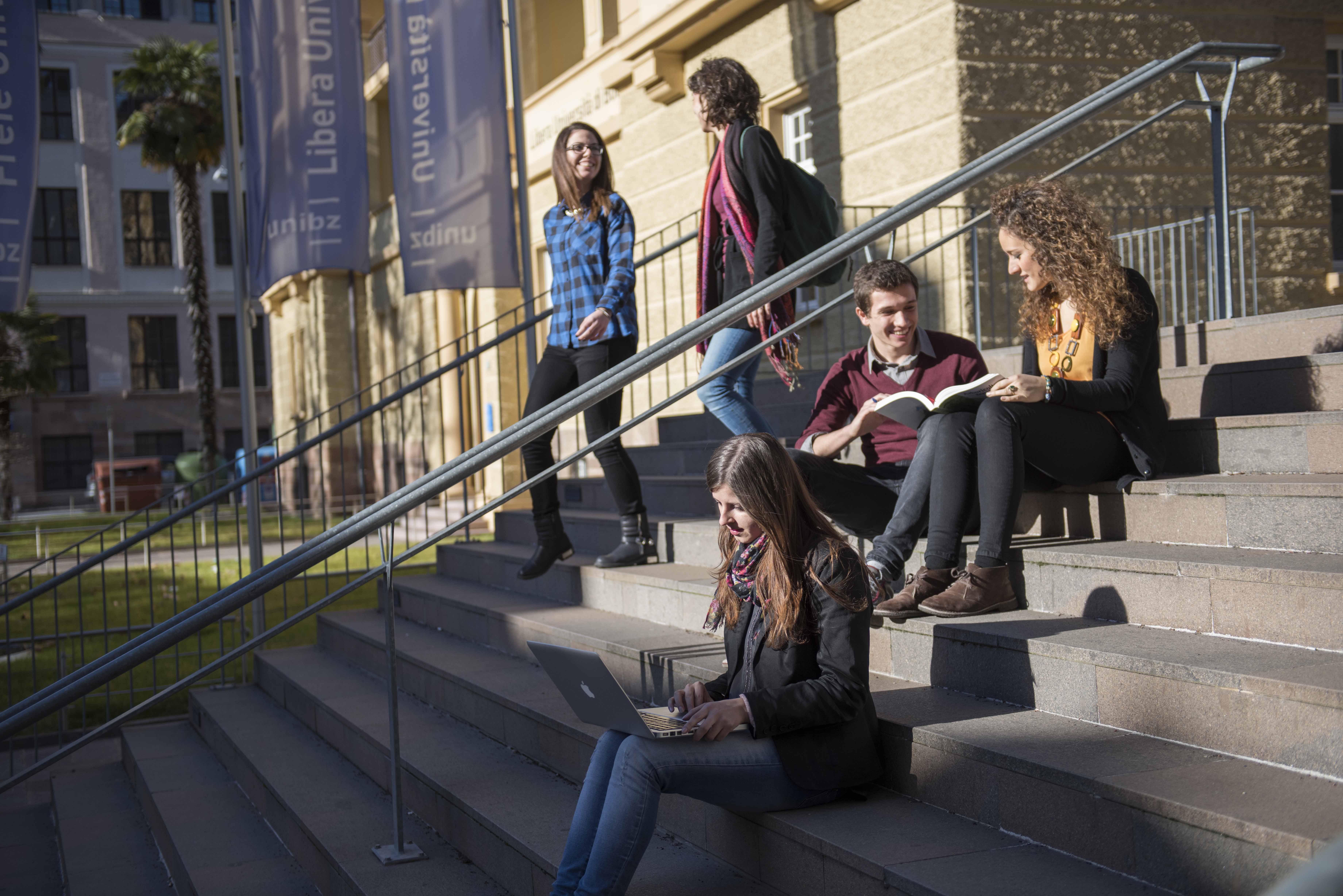 Unibz, il 70% dei laureati sono donne (ma sul lavoro sono ancora ...