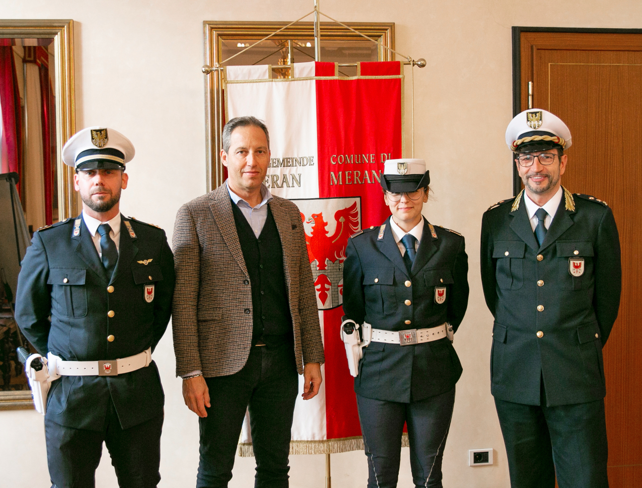 Merano: encomio per gli agenti della polizia locale Sabrina Amorelli e ...