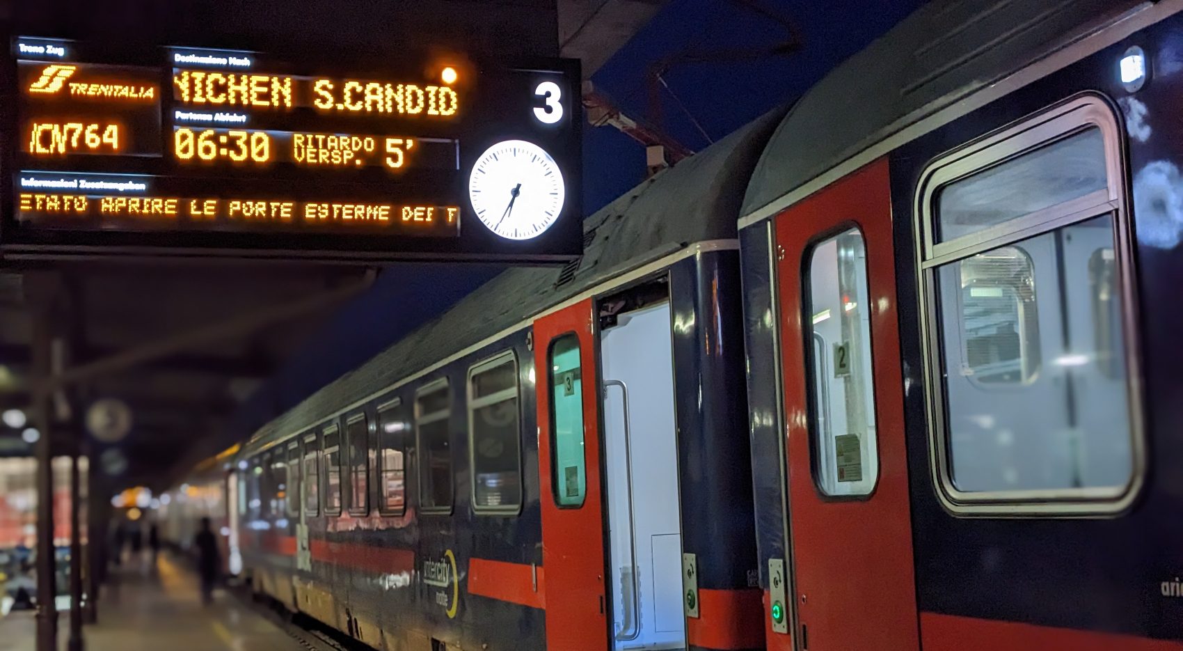 In orario e "non pienissimo". Il primo viaggio dell'Intercity notte ...
